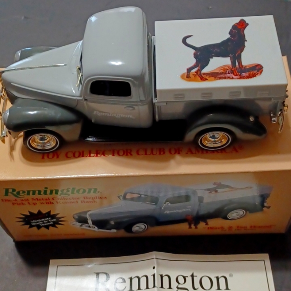 Vintage Remington Collectible, Hunting Dog Series - Gem